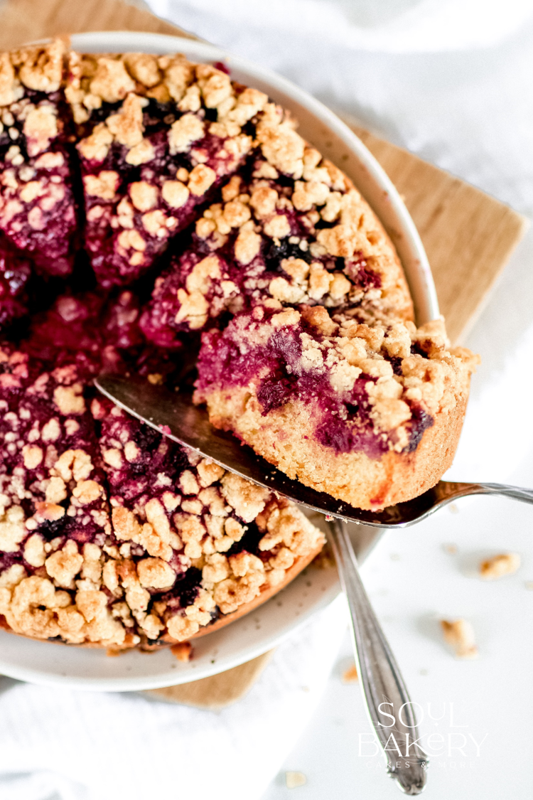 kleiner feiner saftiger Kirschkuchen mit Vanillestreuseln - Soul Bakery